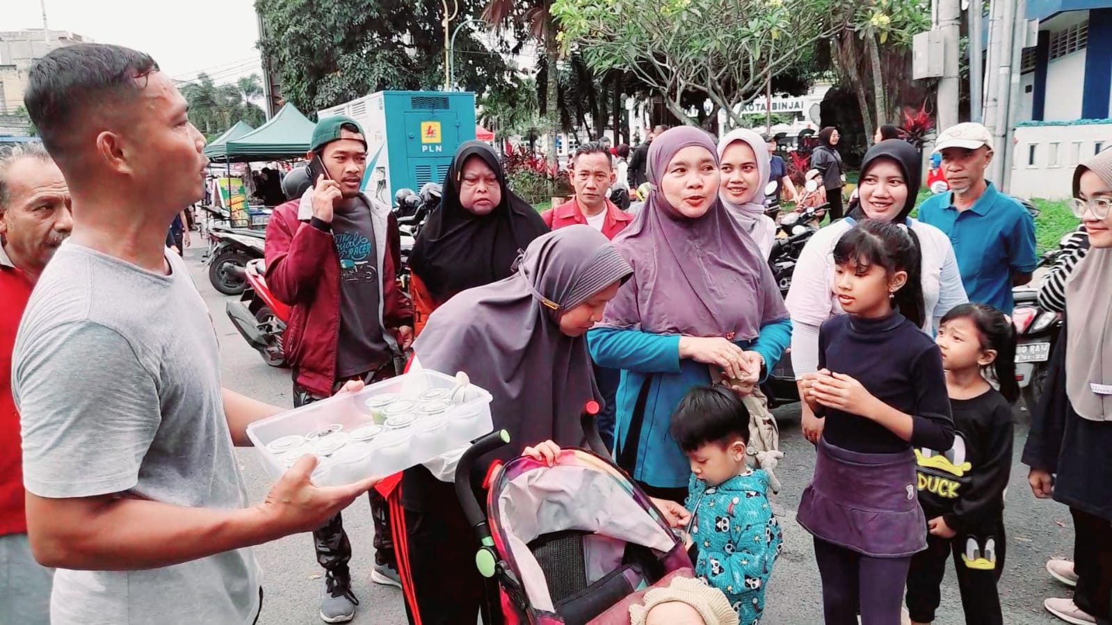 Peringati HPN Tahun 2025, Ketua SMSI Binjai Bagi – Bagi Sarapan ... Peringati HPN Tahun 2025, Ketua SMSI Binjai Bagi – Bagi Sarapan ...